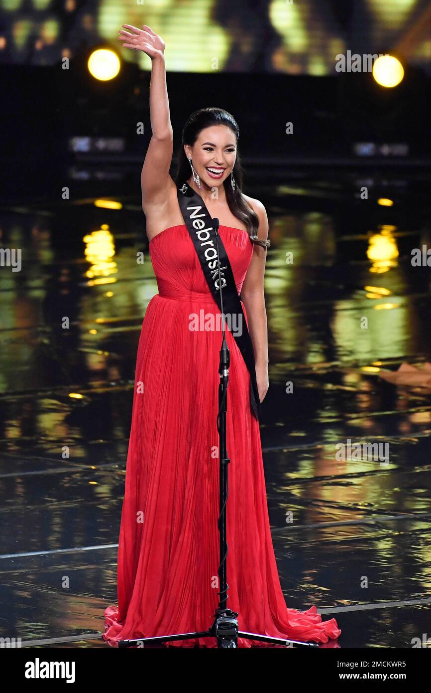 Miss Nebraska Morgan Holen in the Miss America competition at the ...