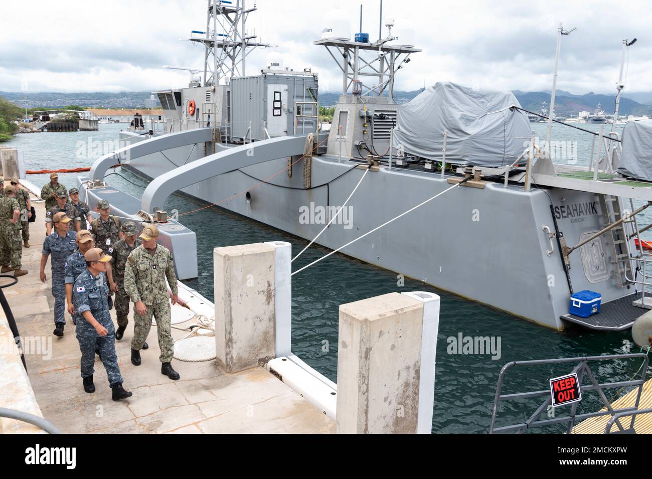 220706-N-XL376-1001 PEARL HARBOR (July 7, 2022) – U.S. Navy Cmdr ...