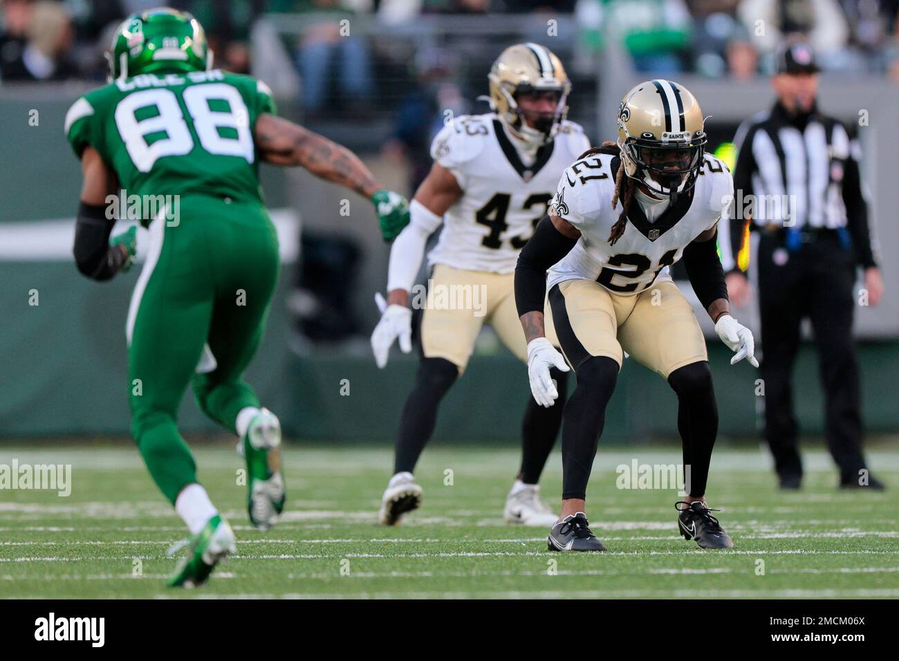 New Orleans Saints cornerback Bradley Roby (21) defends during an NFL ...