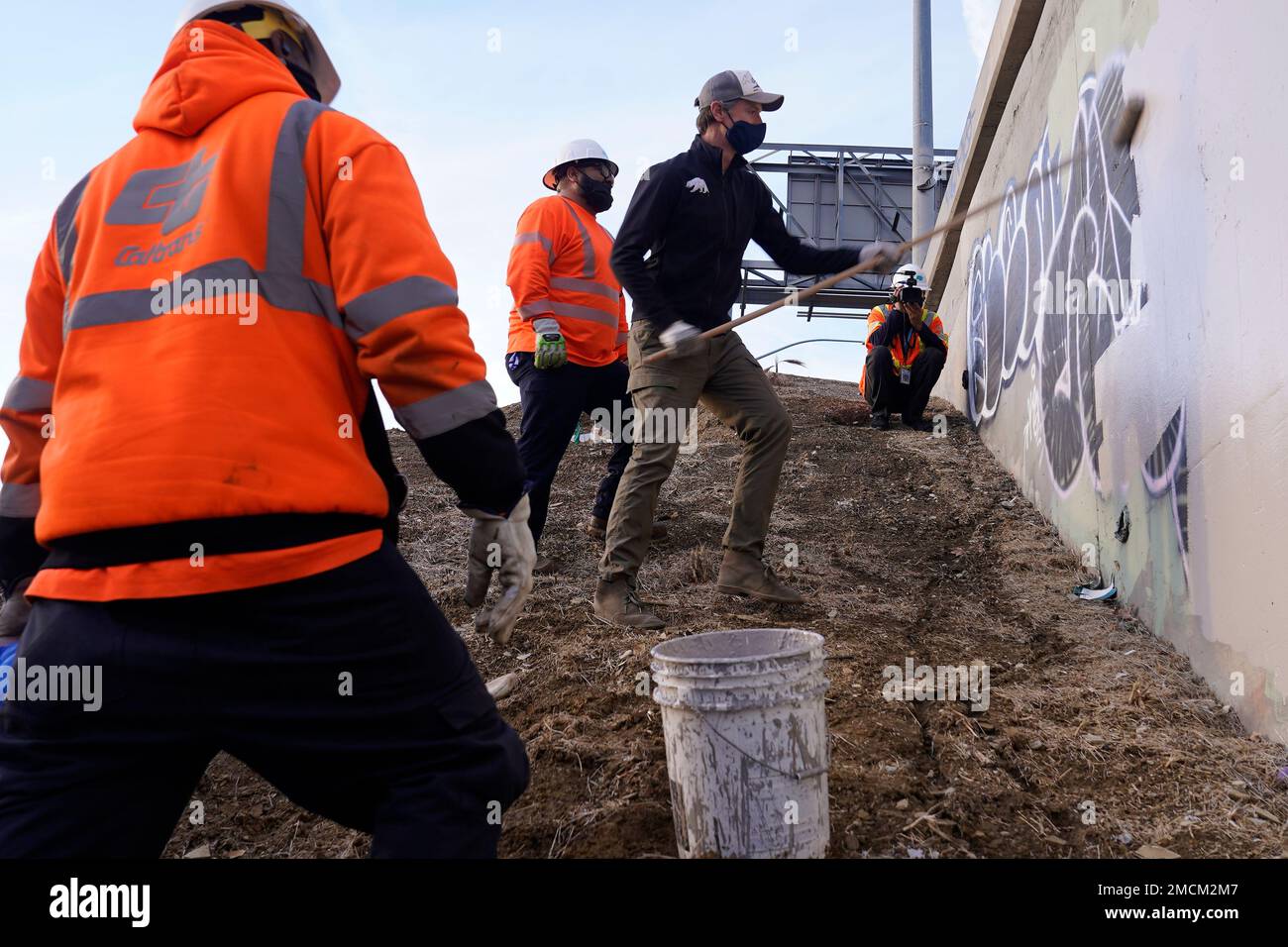 California Gov. Gavin Newsom, with Caltrans crews, paints over graffiti ...