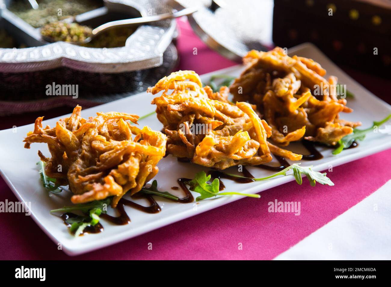 Samosa green background hi-res stock photography and images - Alamy