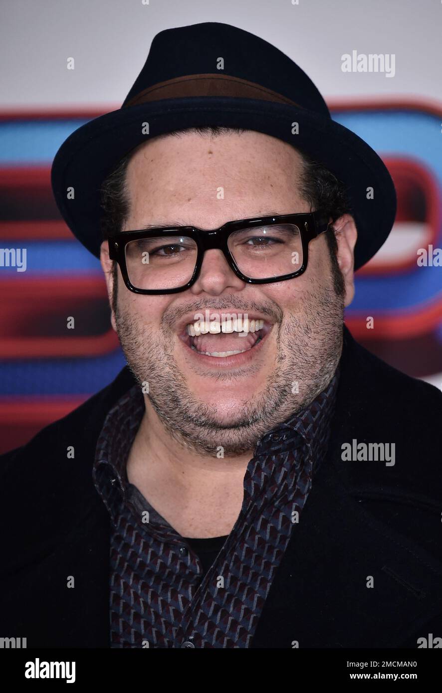 Josh Gad arrives at the premiere of "Spider-Man: No Way Home" at the ...