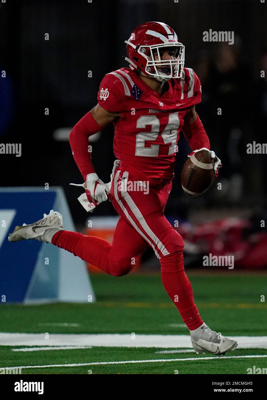 Mater Dei athlete Quincy Craig (24) runs the ball during the 2021 CIF ...