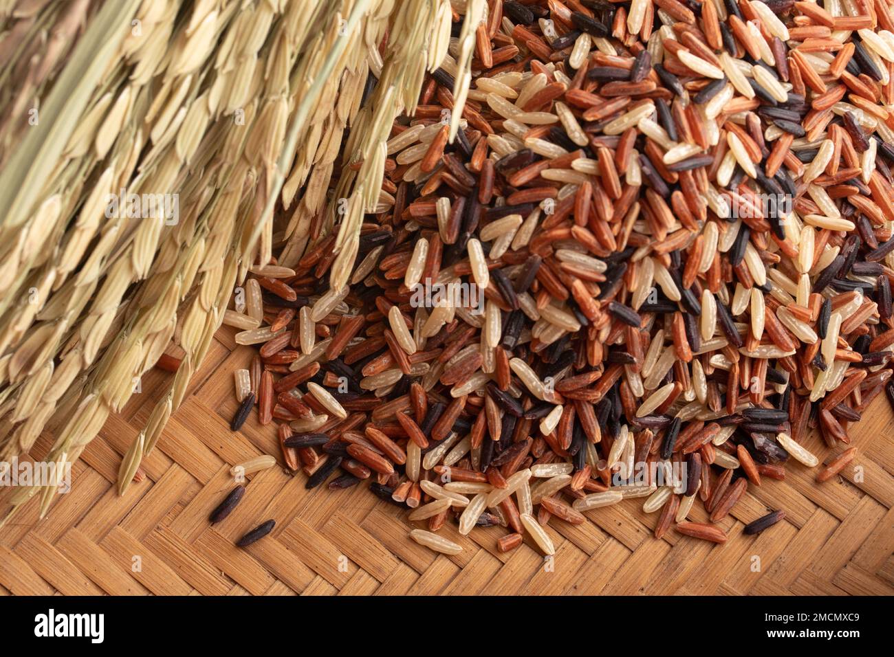 Row brown jasmine rice hi-res stock photography and images - Alamy