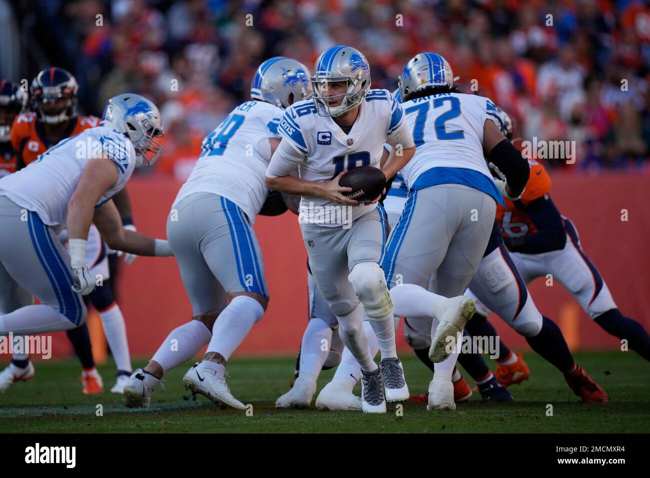 Detroit Lions quarterback Jared Goff (16) looks to hand off the ball ...