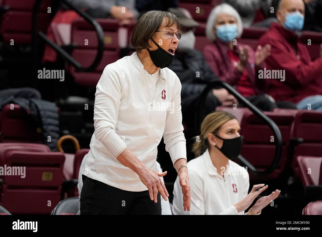 Stanford head coach Tara VanDerveer reacts toward players during the ...