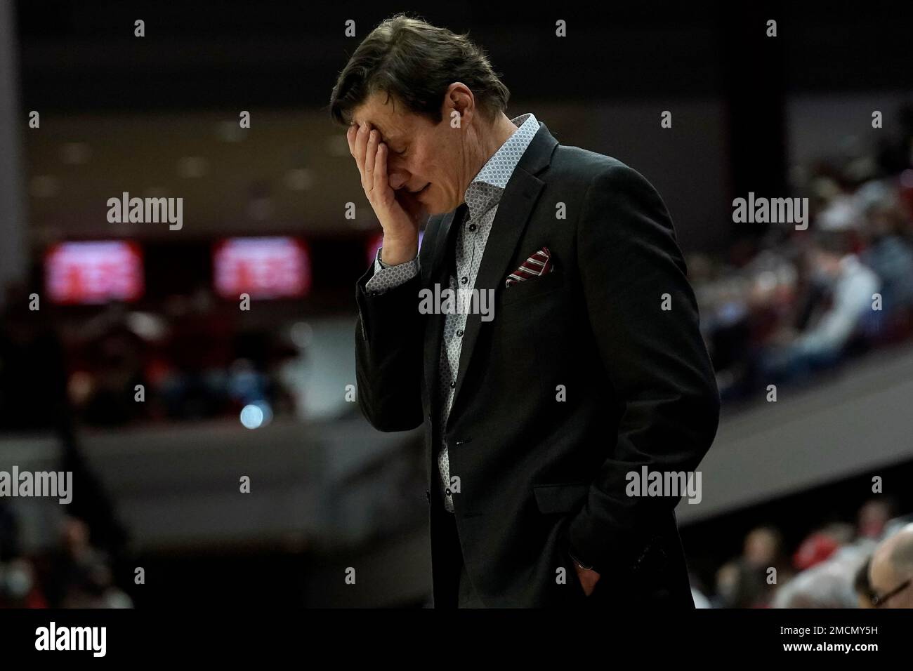 Saint Mary's head coach Paul Thomas reacts during the first half of an ...