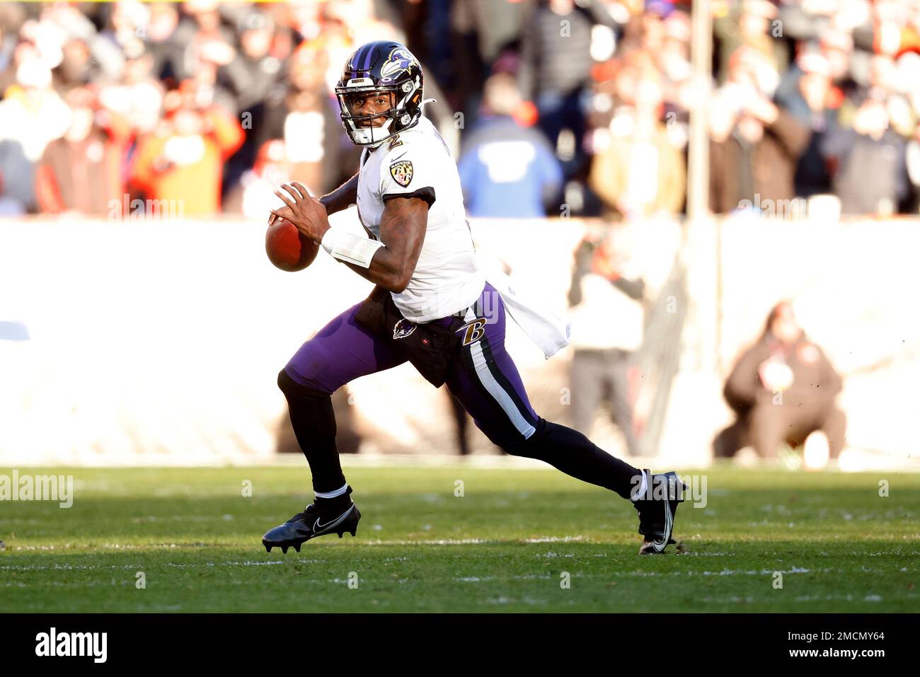 Baltimore Ravens quarterback Tyler Huntley (2) looks to throw the ball ...