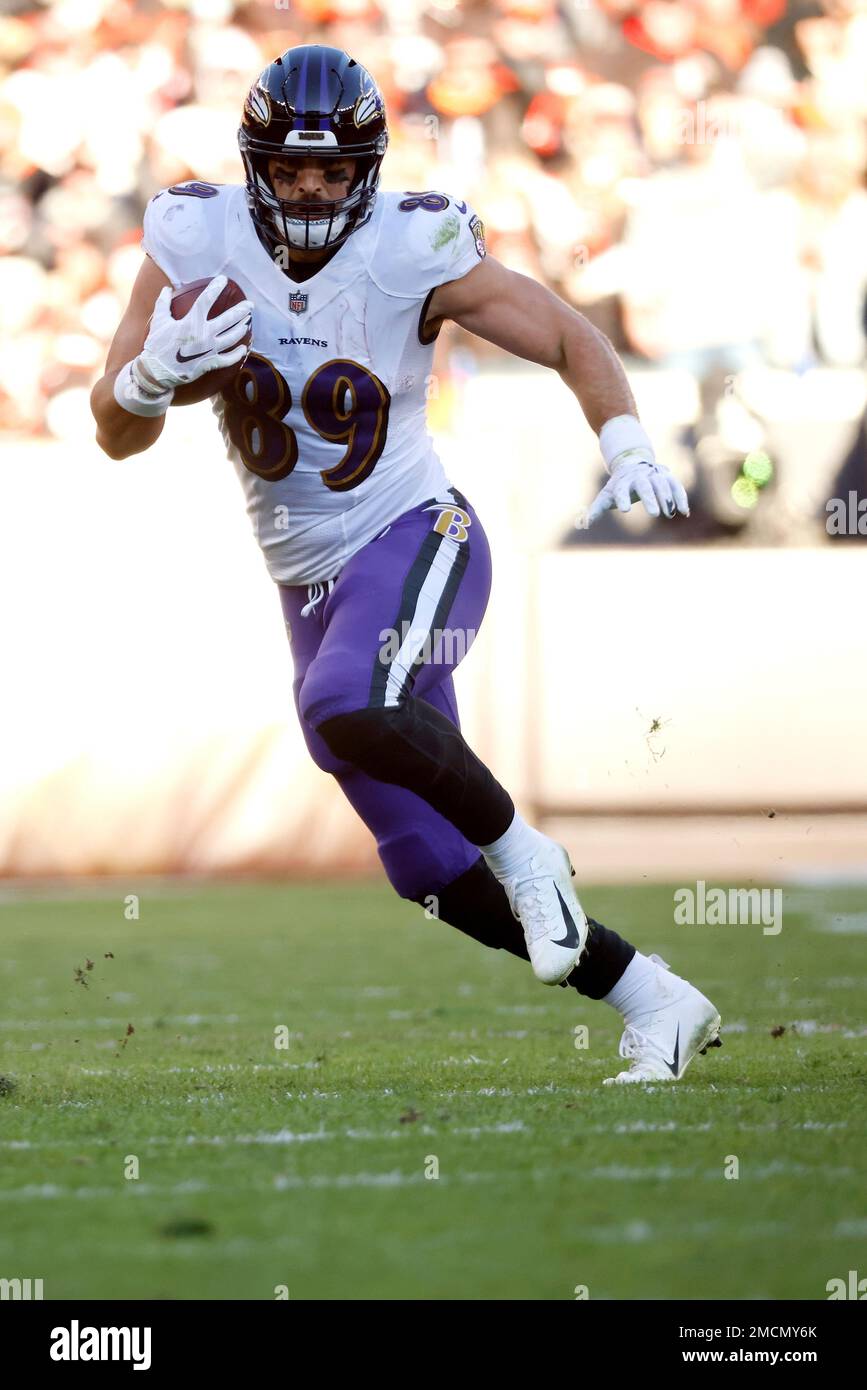 Baltimore Ravens tight end Mark Andrews (89) runs with the ball during ...