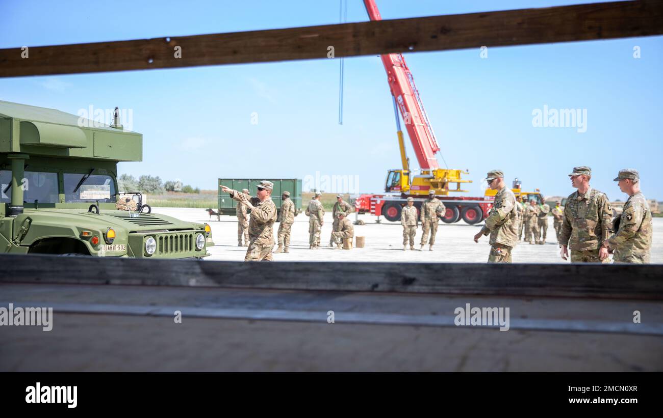 U.S. Army Soldiers assigned to Headquarters and Headquarters Company ...