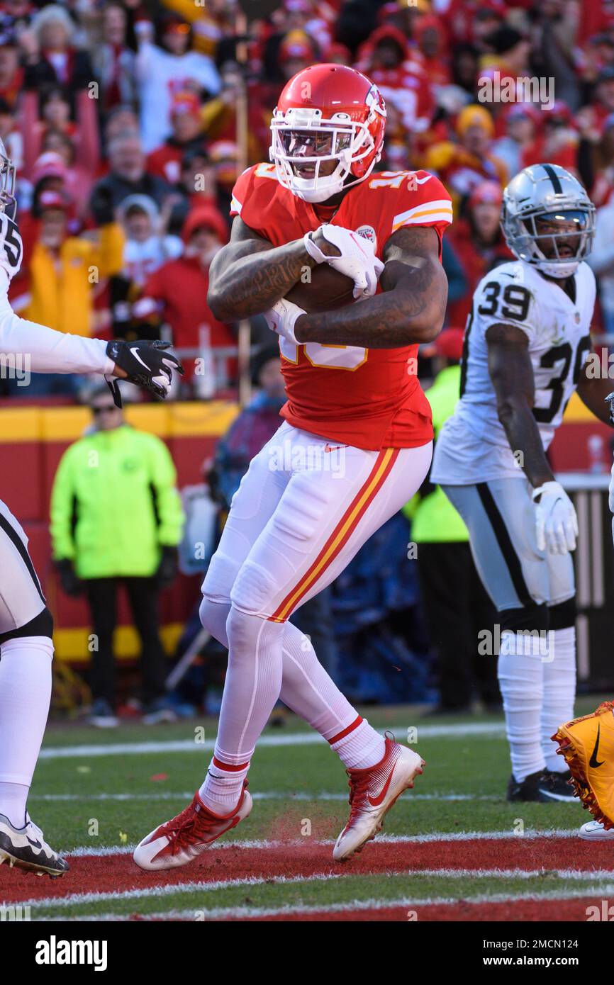 Kansas City Chiefs wide receiver Josh Gordon makes a catch in the end ...