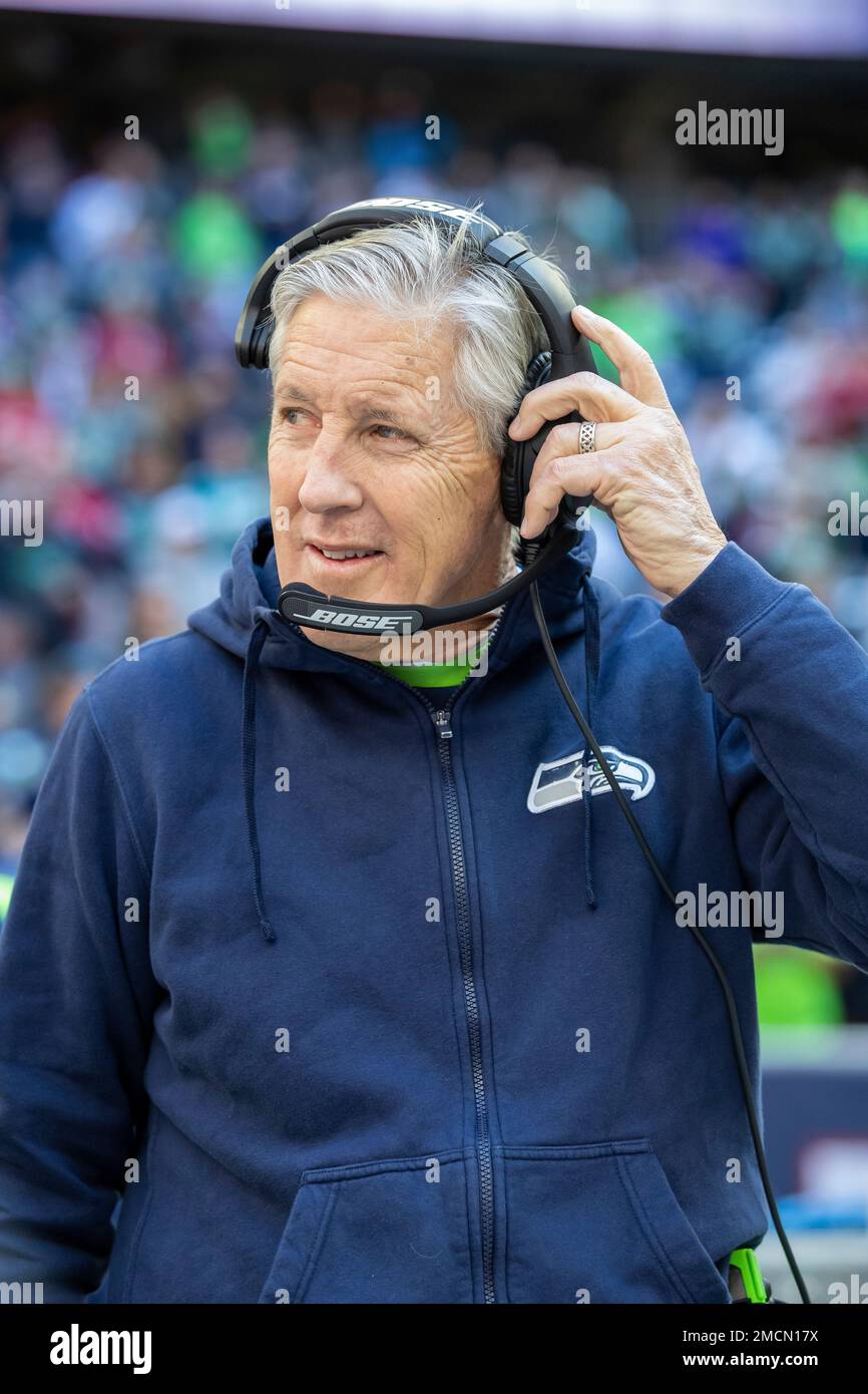 Head arch Pete Carroll of the Seattle Seahawks coaches against the ...
