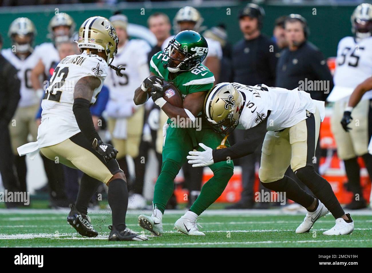 New Orleans Saints' Kwon Alexander, right, tackles New York Jets ...