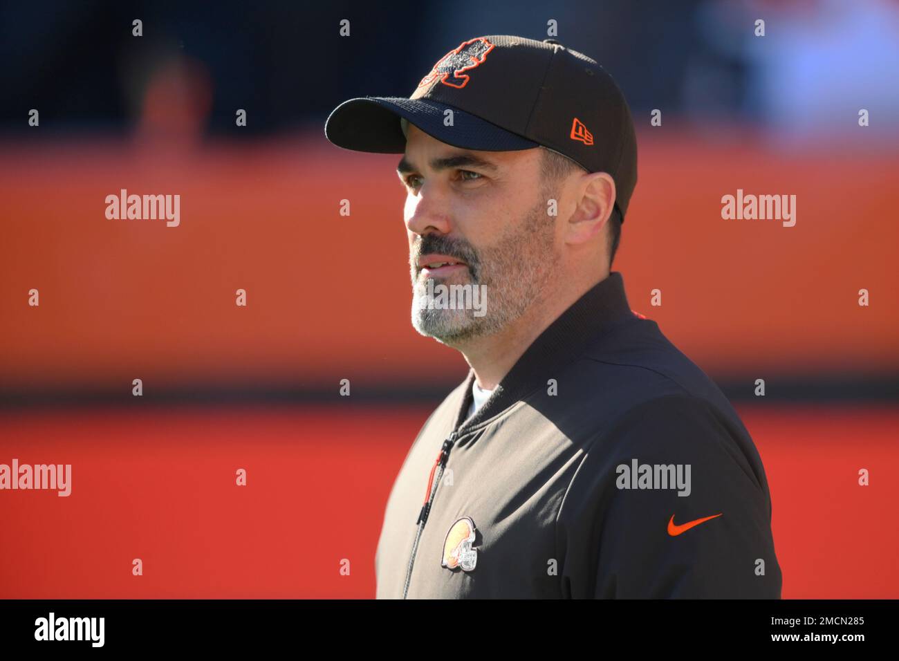 Cleveland Browns head coach Kevin Stefanski watches before an NFL ...