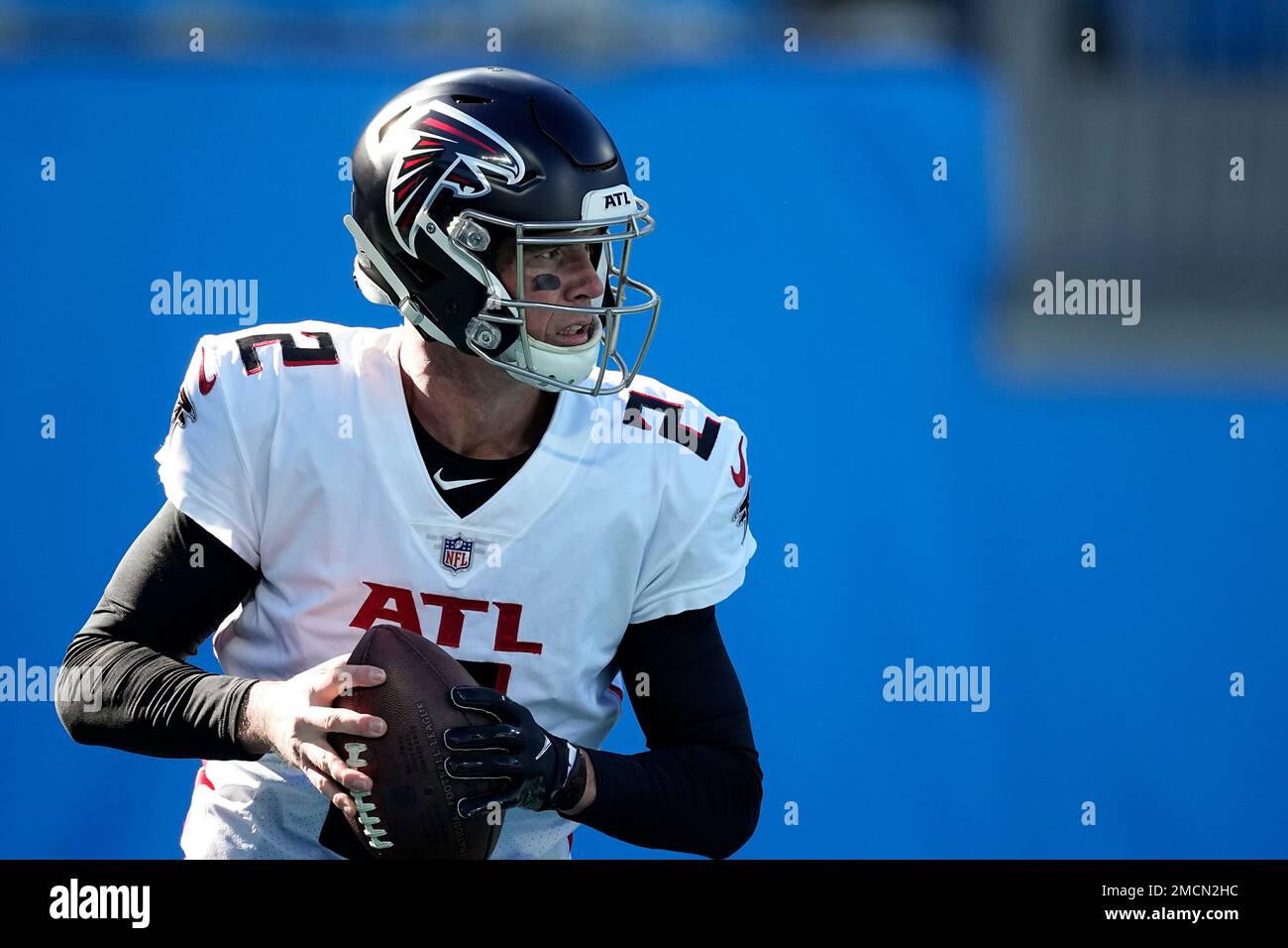Atlanta Falcons quarterback Matt Ryan warms up before an NFL football ...