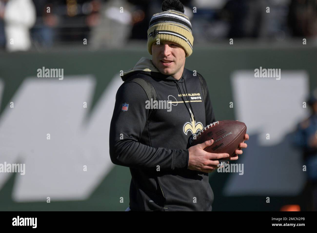 New Orleans Saints quarterback Taysom Hill warms-up before an NFL ...