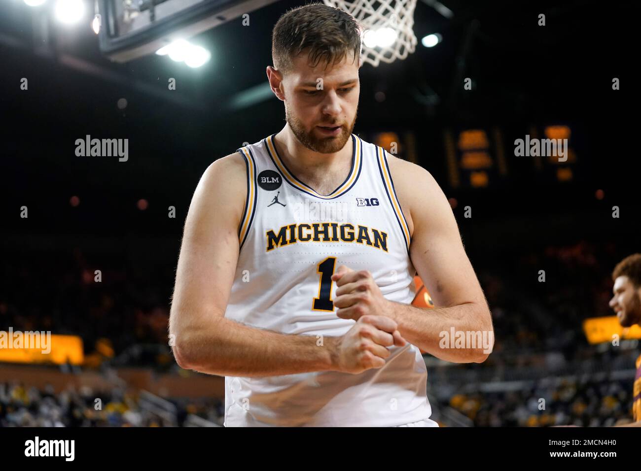 Michigan's center Hunter Dickinson (1) reacts to a basket against ...