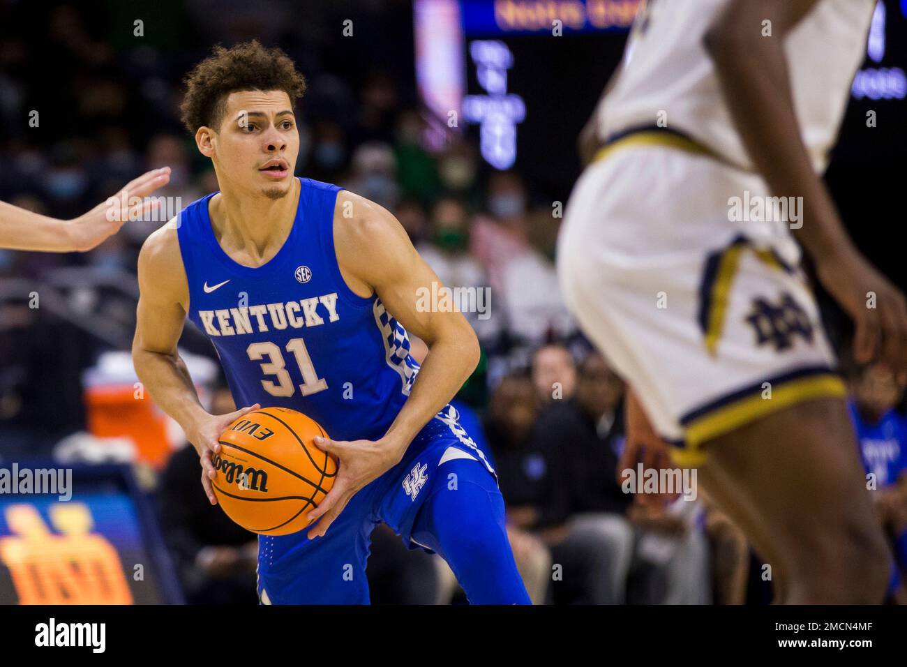 Kentucky's Kellan Grady (31) looks to pass during an NCAA college ...