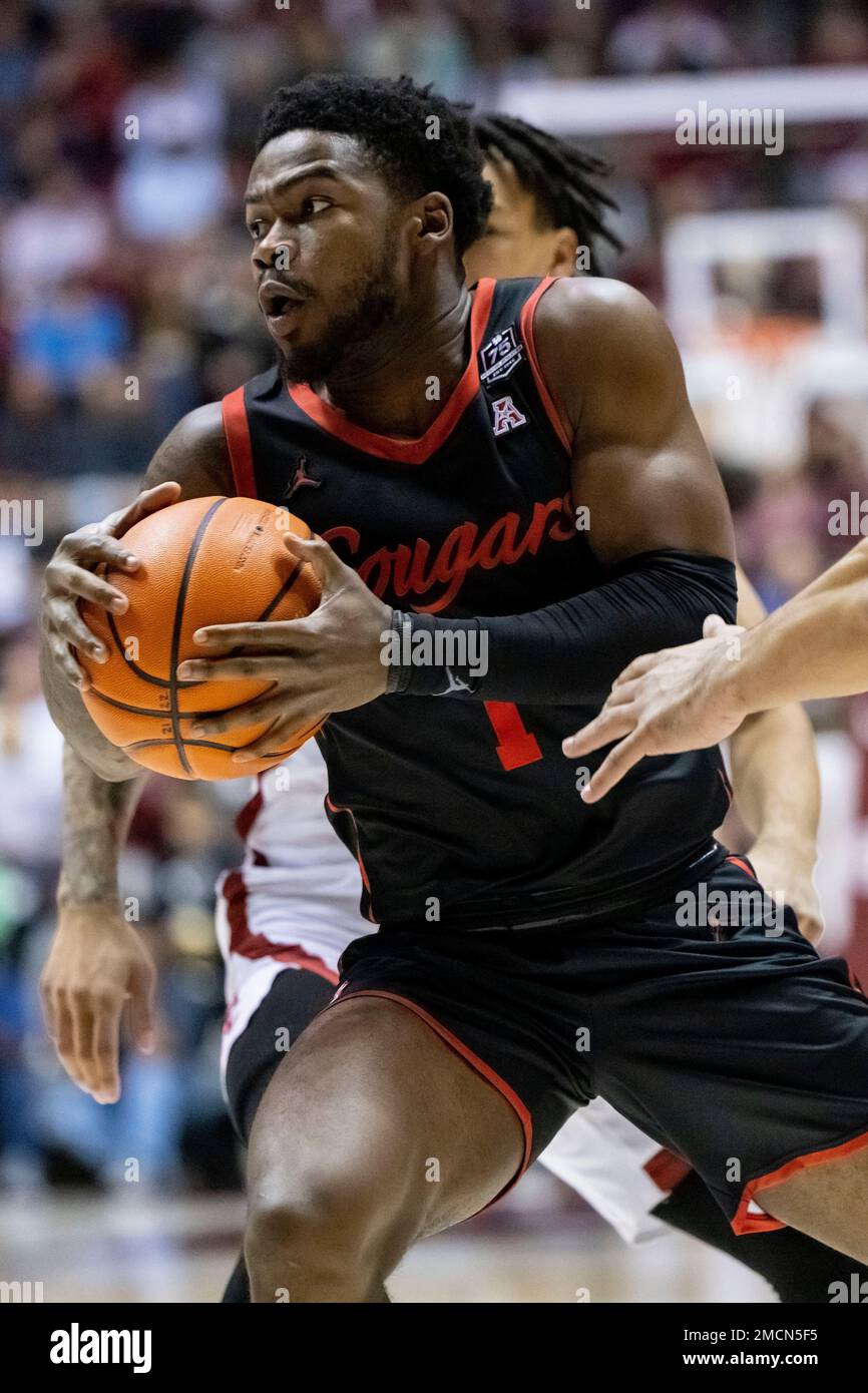 Houston guard Jamal Shead (1) works inside during the first half of an ...