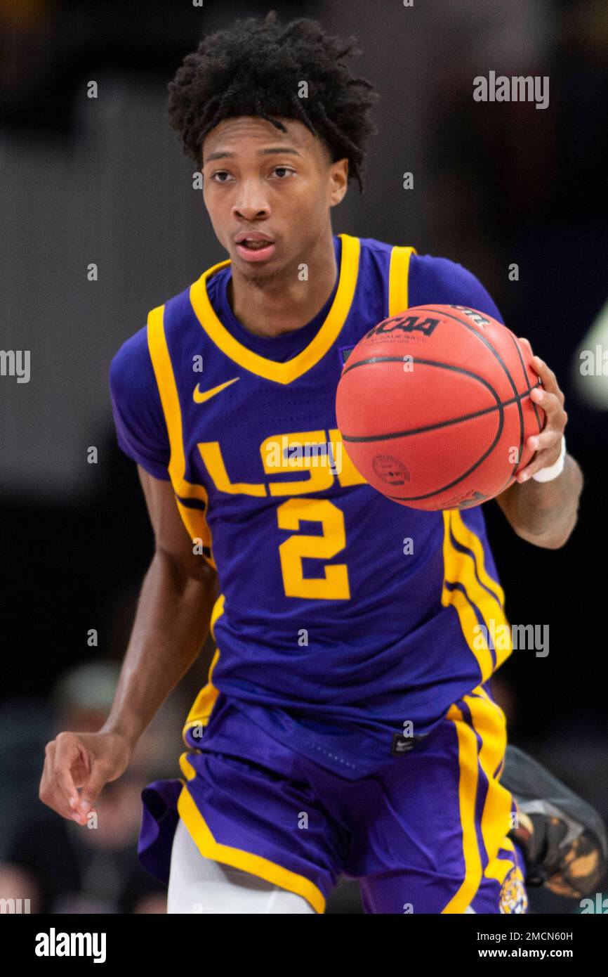 LSU guard Eric Gaines brings the ball up during the second half of the ...