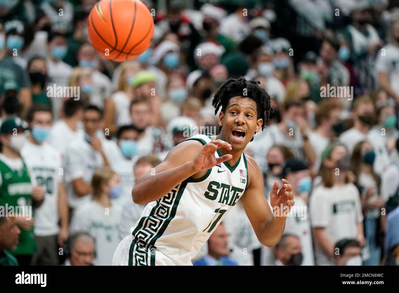 Michigan State guard A.J. Hoggard takes the inbounds pass during the ...