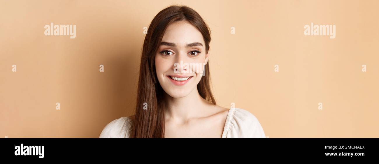 Close up portrait of happy woman with long hair and natural makeup ...