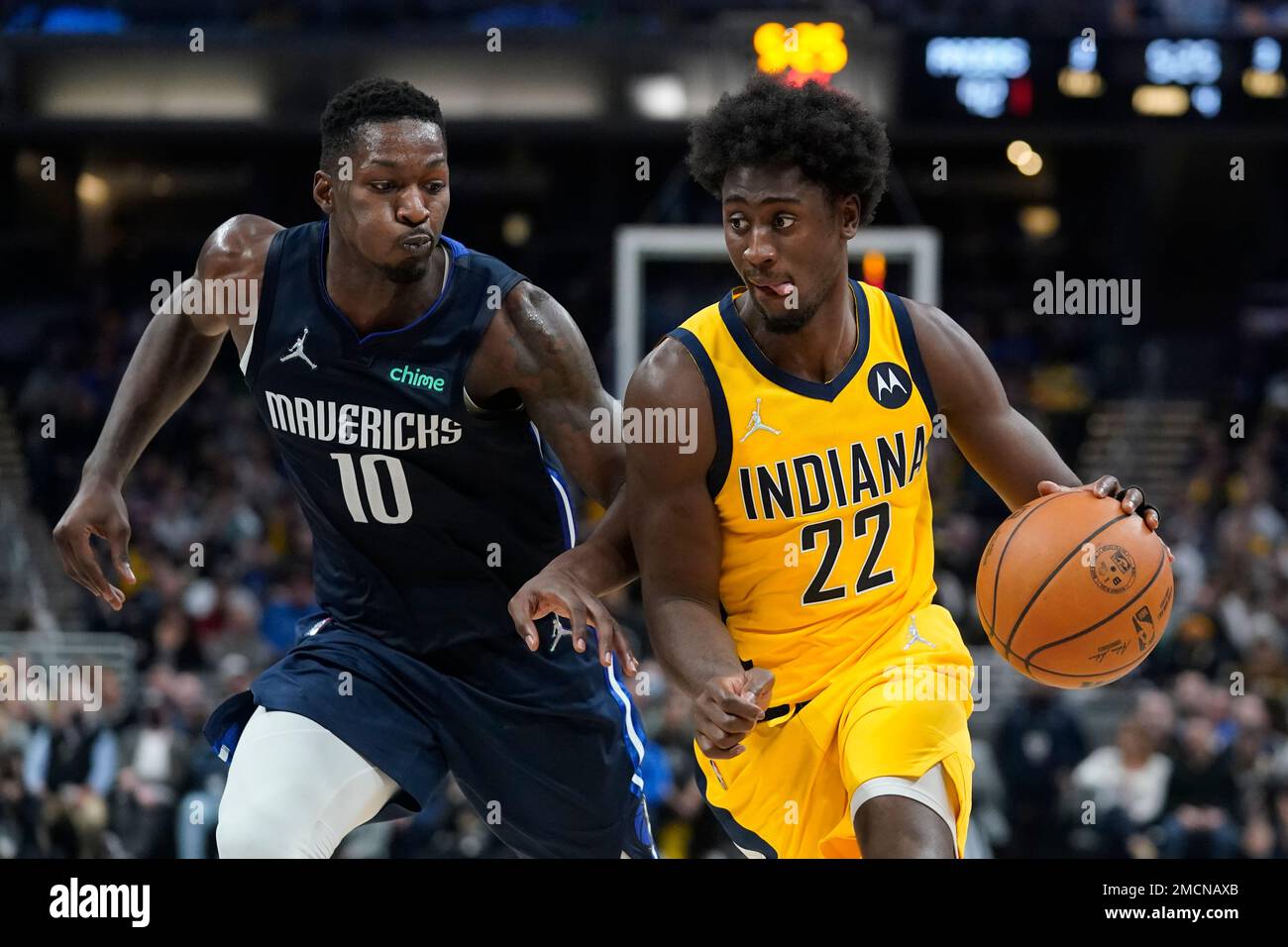 Indiana Pacers' Caris LeVert (22) goes to the basket against Dallas ...