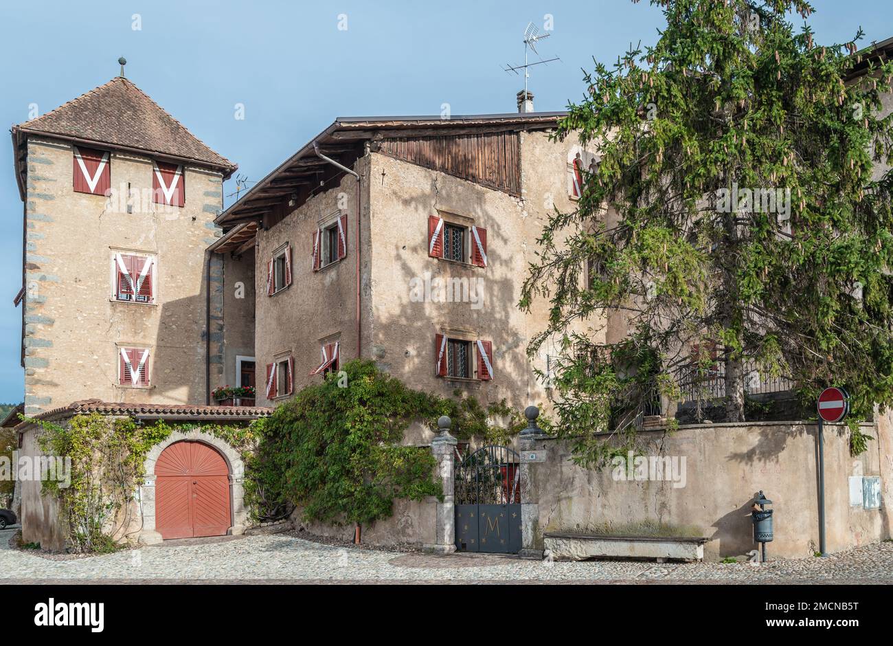 Casez castle of non valley hi-res stock photography and images - Alamy