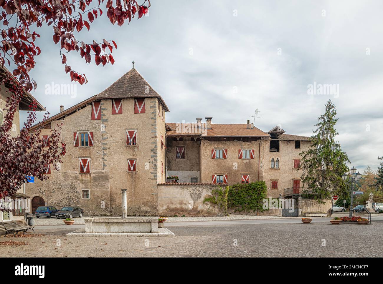 Casez castle of non valley hi-res stock photography and images - Alamy