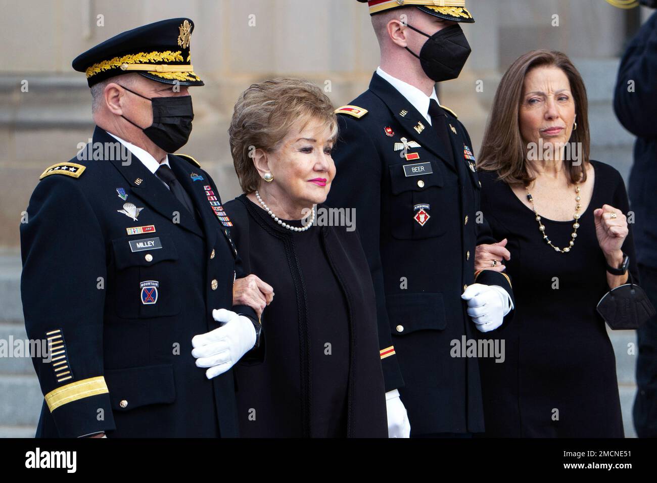 Former Sen. Elizabeth Dole, second from left, wife of former Sen. Bob ...