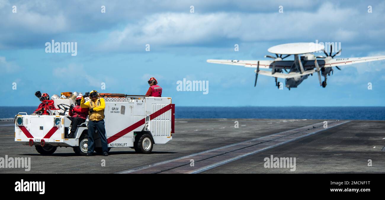 220707-N-DW158-1074 PHILIPPINE SEA (July 7, 2022) An E-2D Hawkeye ...