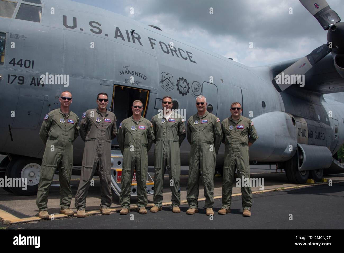Pilots from the 164th Airlift Squadron at the 179th Airlift Wing at ...