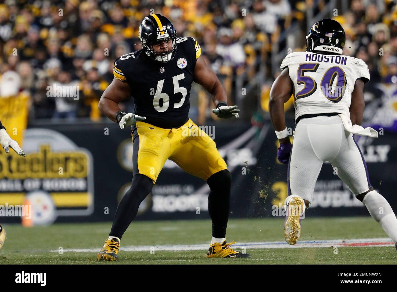Pittsburgh Steelers offensive tackle Dan Moore Jr. against the ...