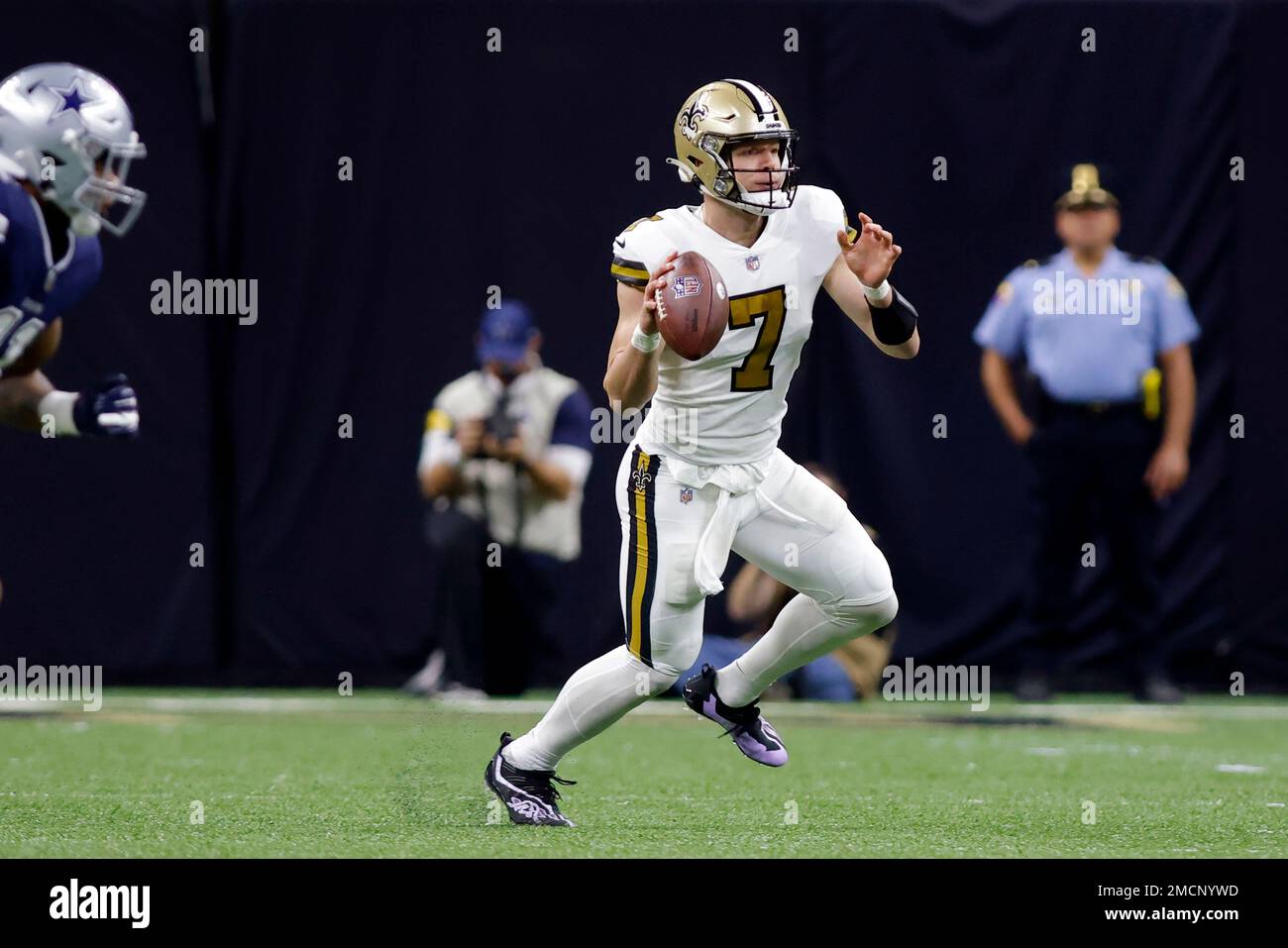 New Orleans Saints quarterback Taysom Hill (7) looks to pass during an ...