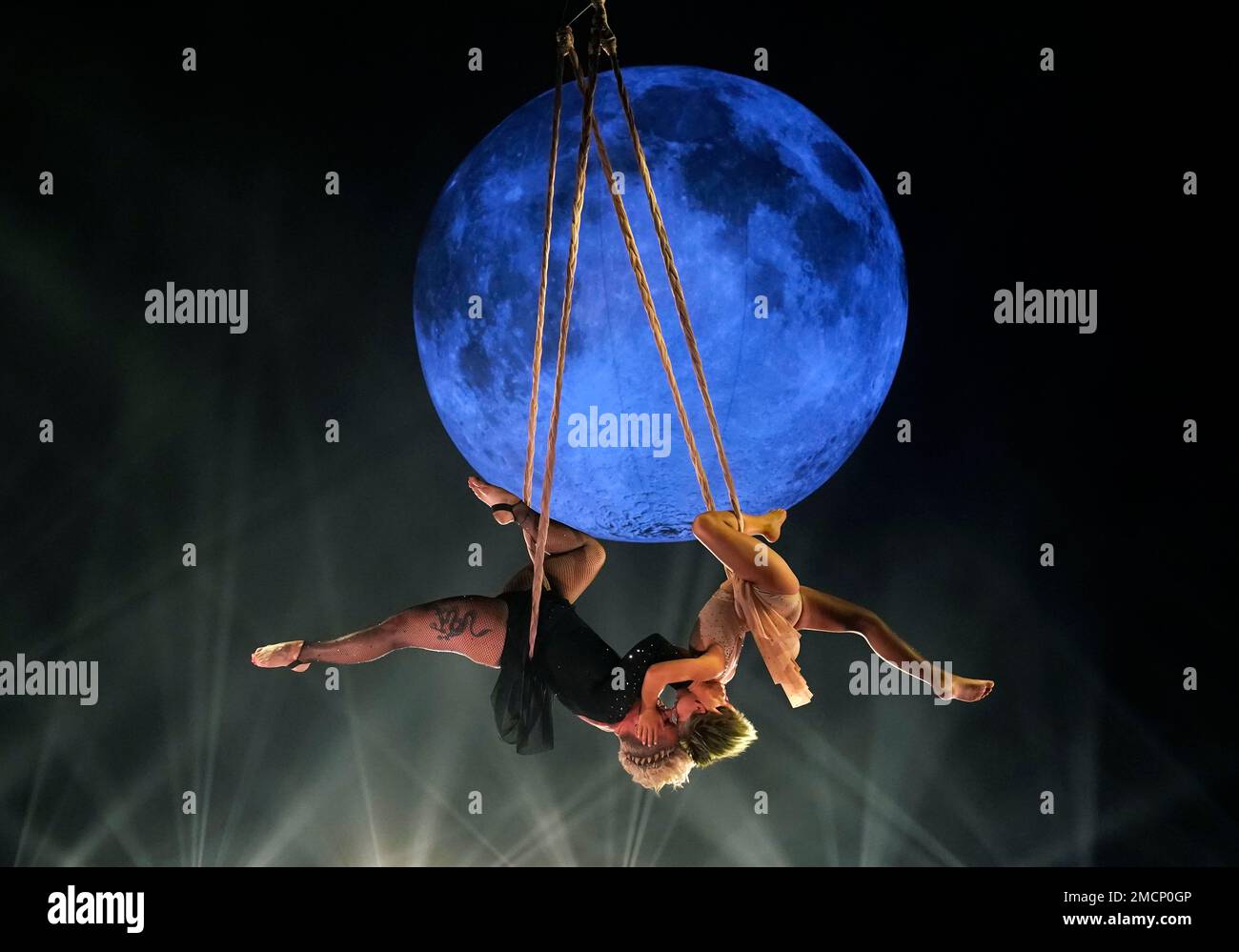Icon award recipient Pink her daughter Willow perform together on a ...