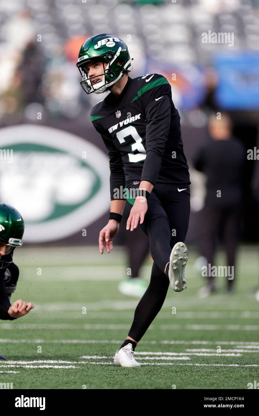New York Jets kicker Alex Kessman (3) warms up before an NFL football ...