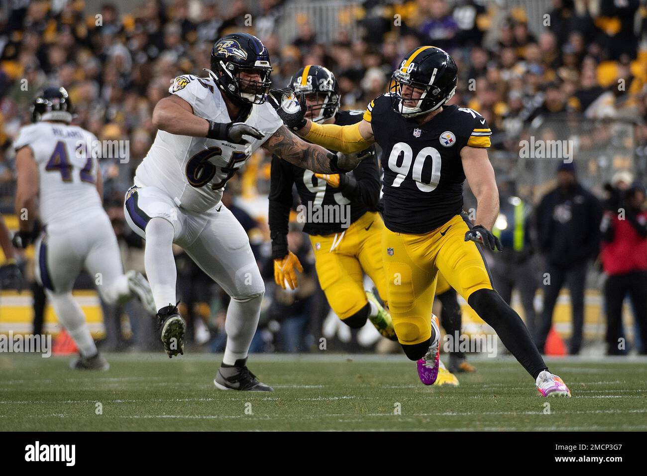 Baltimore Ravens offensive tackle Patrick Mekari (65) blocks against ...