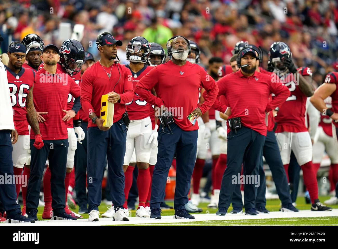 Houston Texans assistant head coach and defensive coordinator Lovie ...