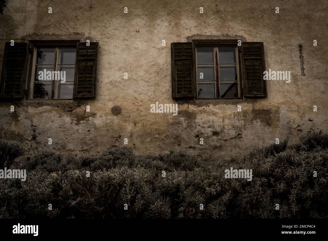 Old house with windows Stock Photo - Alamy