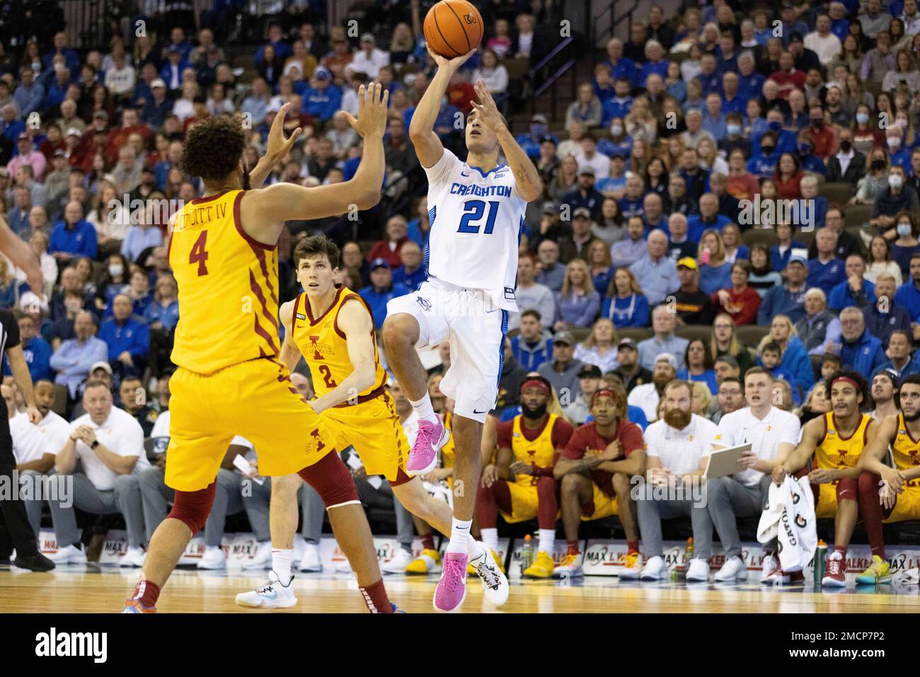 Creighton's Rati Andronikashvili (21) shoots against Iowa State's ...