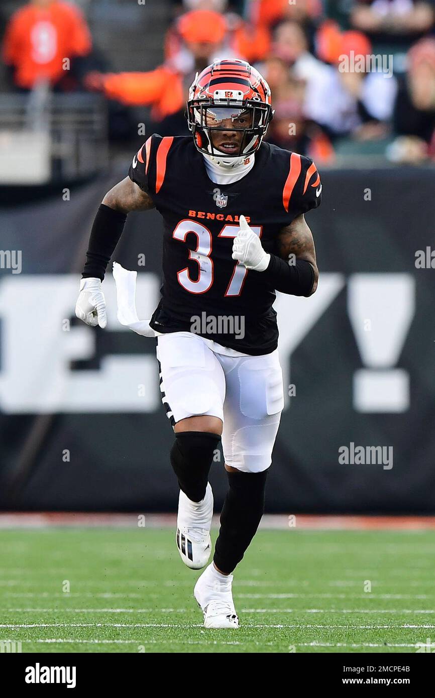 Cincinnati Bengals free safety Ricardo Allen (37) runs for the play ...
