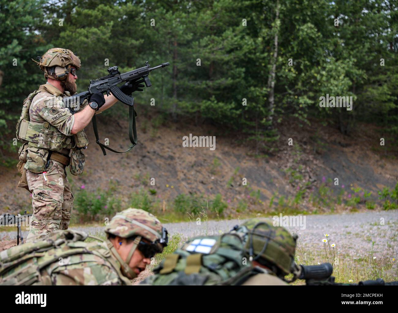 Finnish soldiers assigned to the Guard Jaeger Regiment and U.S ...