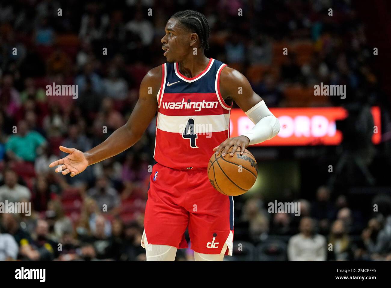 Washington Wizards guard Aaron Holiday (4) brings the ball down the ...