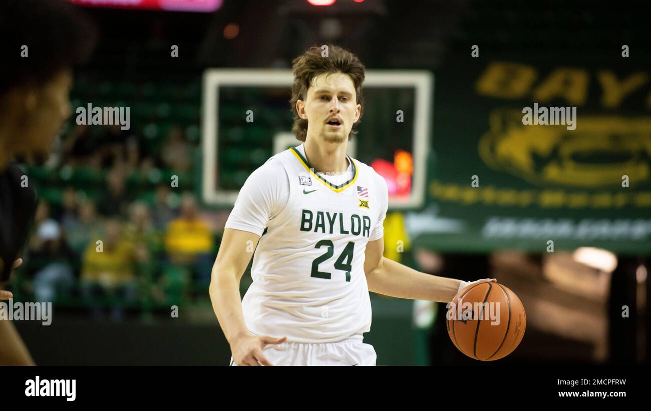 Baylor guard Matthew Mayer (24) dribbles the ball up the floor in the ...