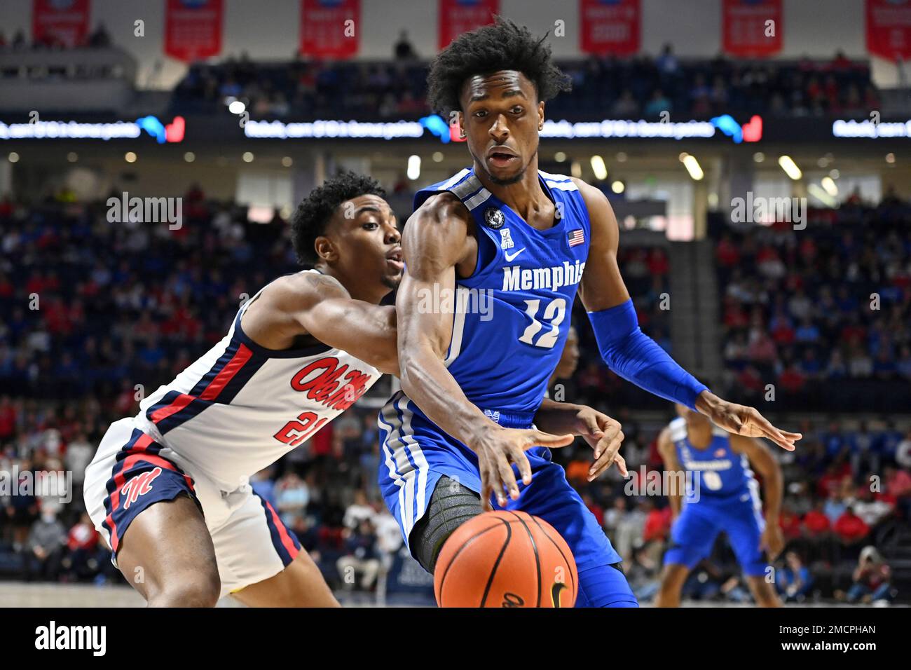 Mississippi forward Robert Allen (21) covers Memphis forward DeAndre ...