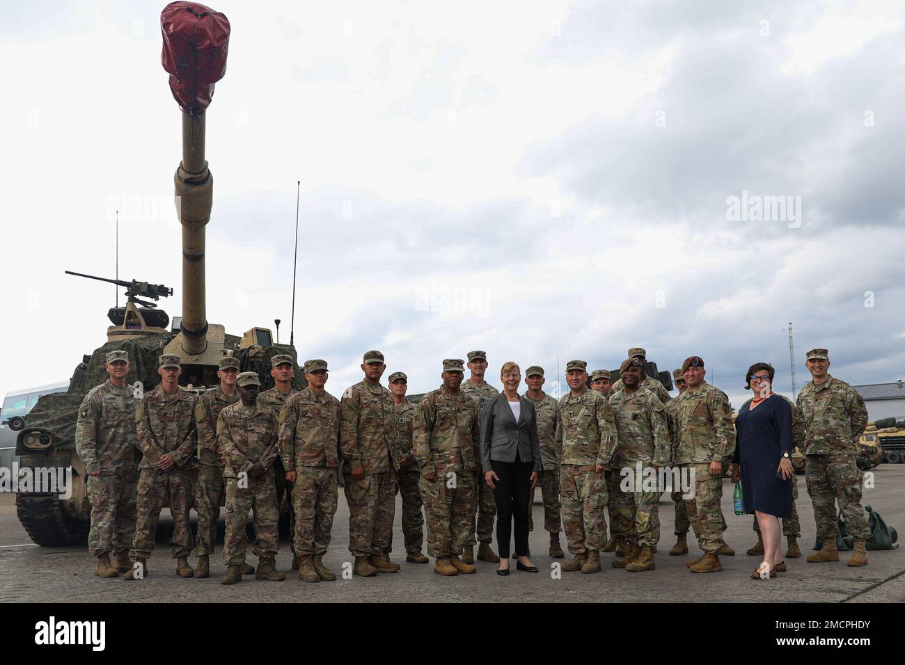 U.S. Sen. Tammy Baldwin and Soldiers assigned to 1st Infantry Division ...