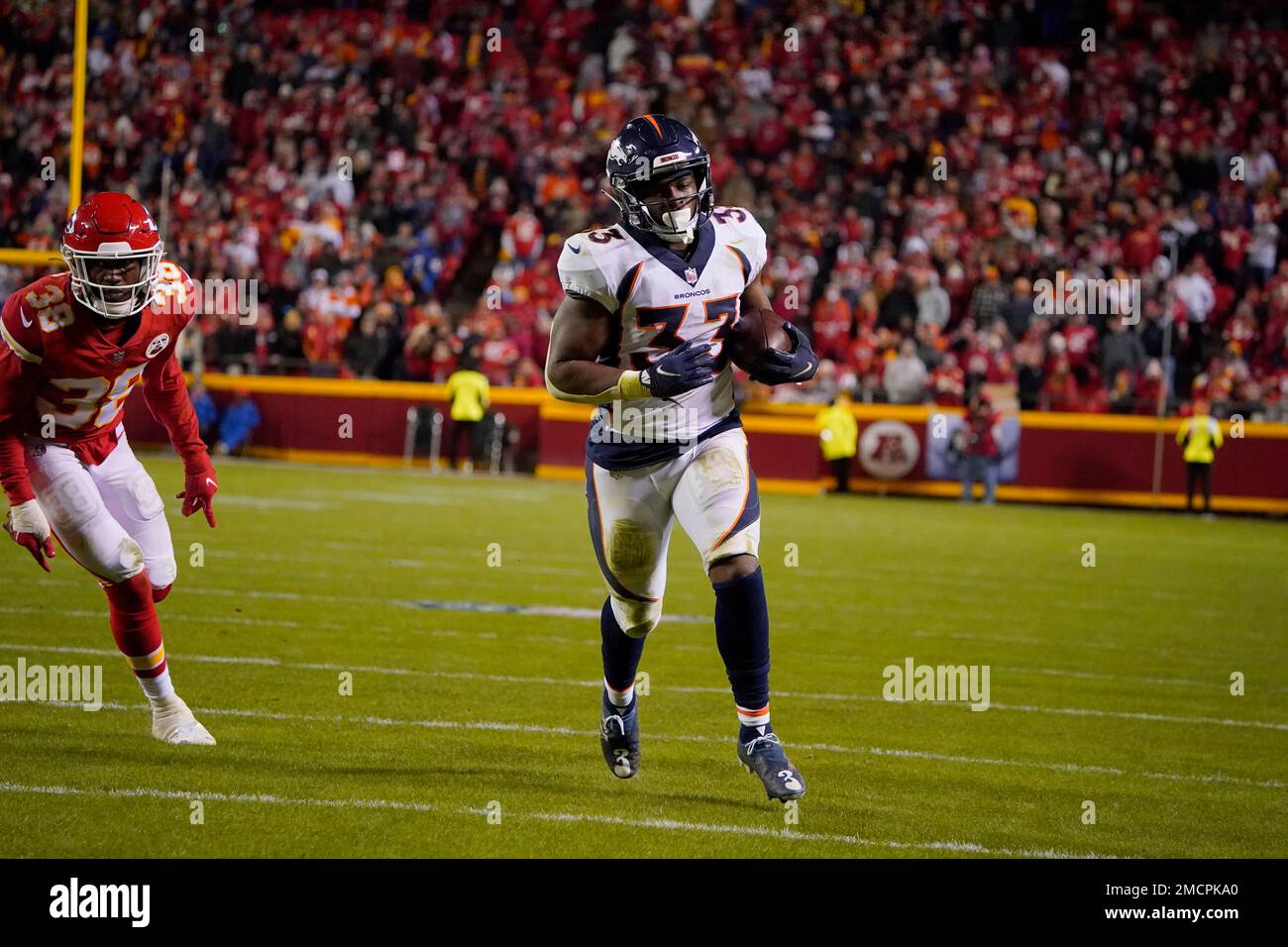 Denver Broncos running back Javonte Williams (33) scores past Kansas ...