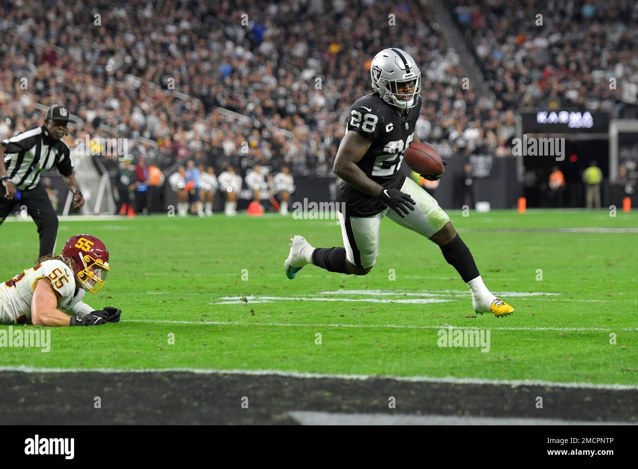 Las Vegas Raiders running back Josh Jacobs (28) runs for a touchdown ...