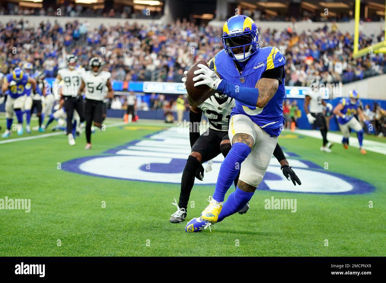 Los Angeles Rams wide receiver Odell Beckham Jr. makes a touchdown ...