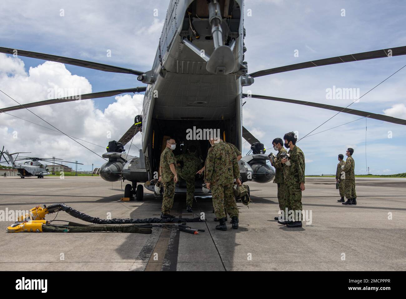 U.S. Marines assigned to Marine Heavy Helicopter Squadron (HMH) 361 ...